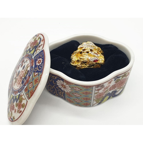 A Chinese, hand painted with exquisite detail, porcelain trinket box ...