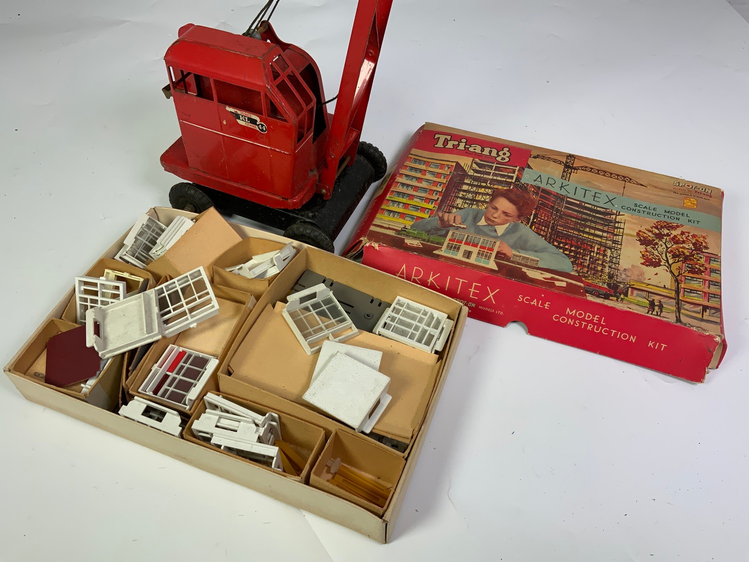 TRIANG ARKITEX SCALE MODEL CONSTRUCTION KIT BY SPOT ON/TRIANG, PLUS TIN ...