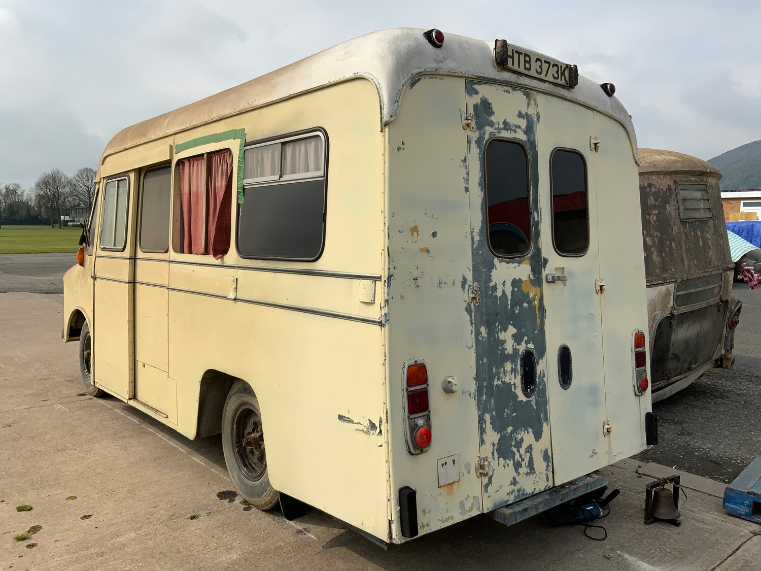 BEDFORD J1 AMBULANCE, WITH A HAWSON / WADHAM STRINGER BODY, (2 AXLE ...