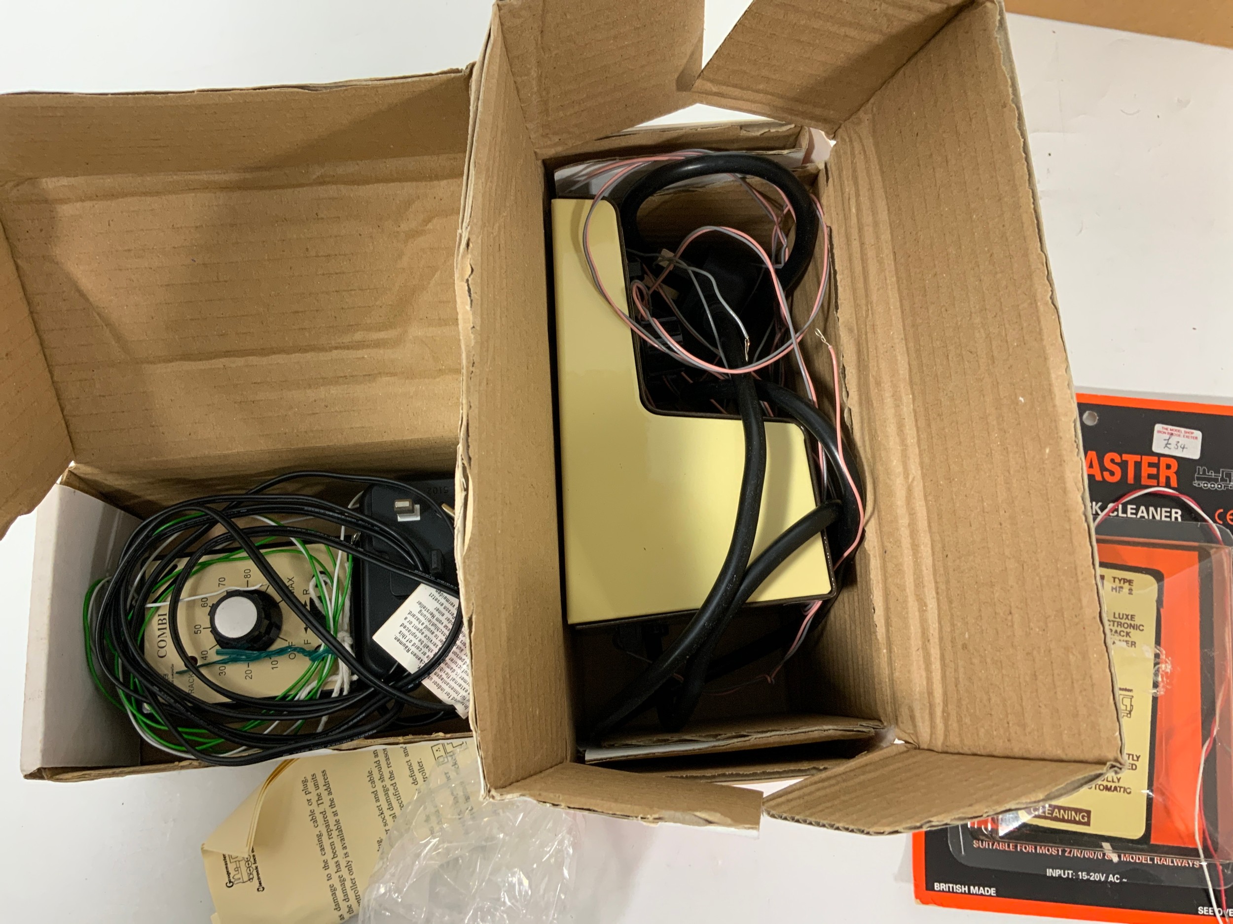 GAUGEMASTER MODEL D TRACK CONTROLLER, MODEL COMBI AND HF2 TRACK CLEANER