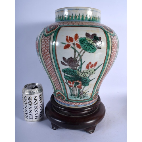 A LARGE 19TH CENTURY CHINESE FAMILLE VERTE BALUSTER VASE Kan... | Barnebys