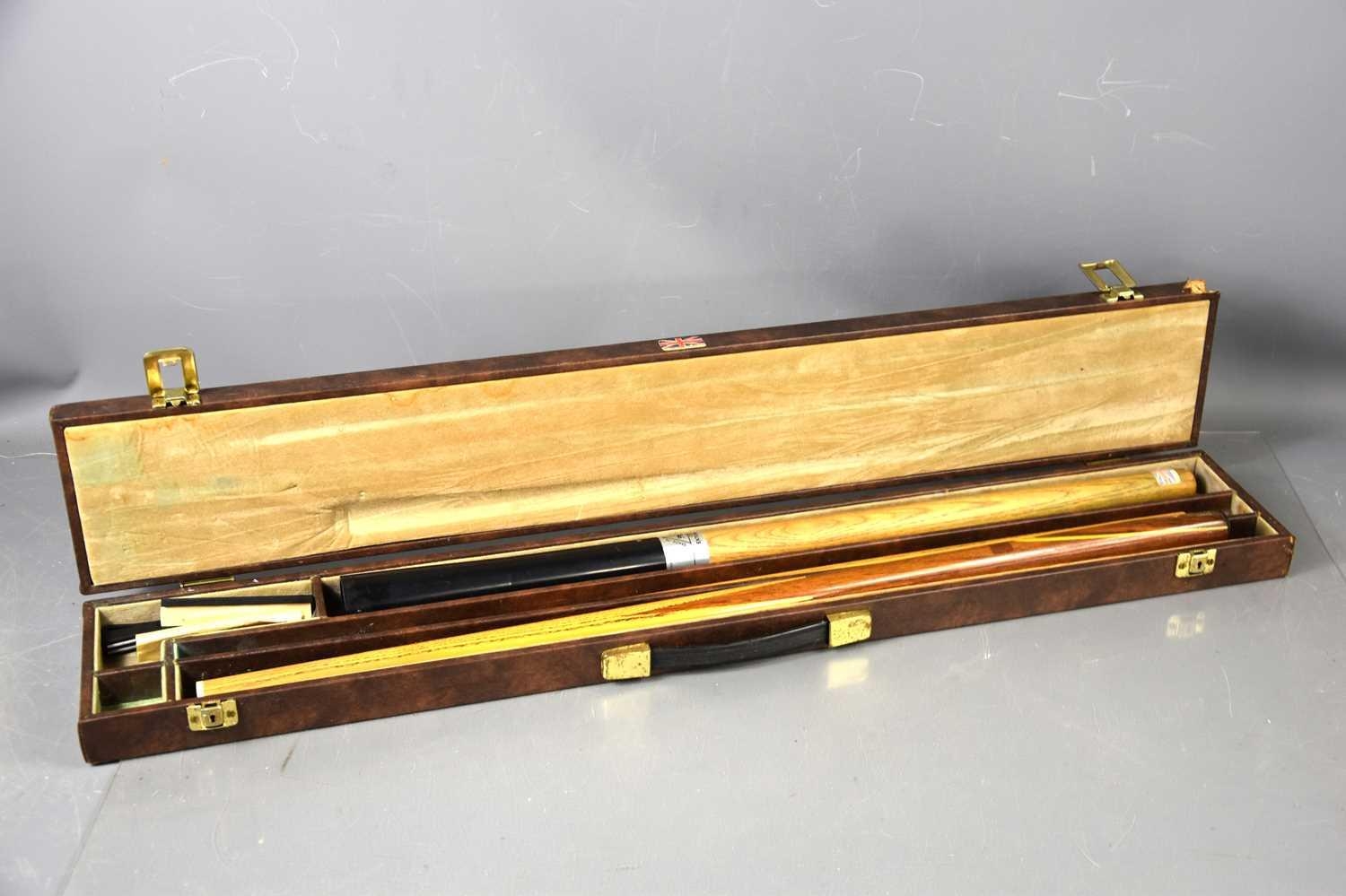A vintage Goldmaster snooker cue in a hard case.