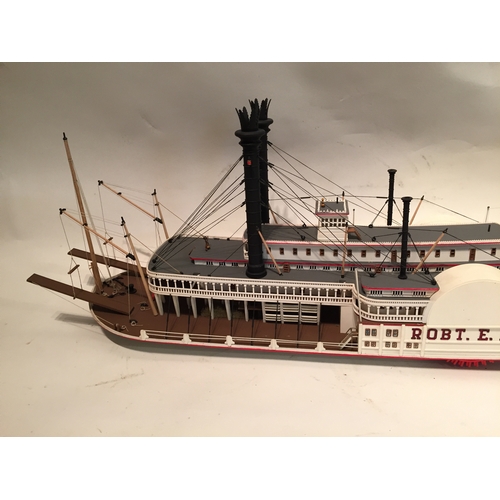 Model Paddle Steamer Boat ROBERT E . LEE Mississippi Paddle Steam Boat ...