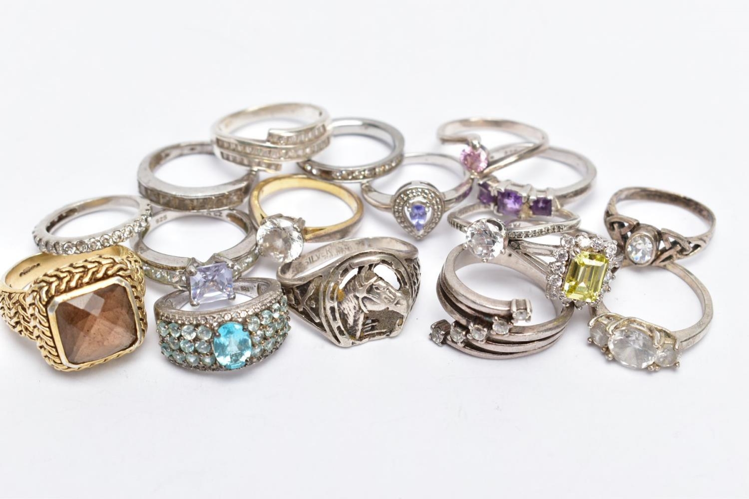 A BAG OF ASSORTED WHITE METAL RINGS, seventeen rings in total to ...
