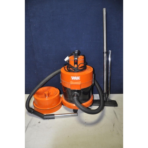 A VAX 121 wet and dry vacuum cleaner (PAT pass and working) | Barnebys