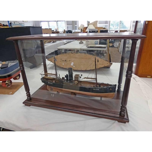 CASED MODEL OF THE PETERHEAD STEAM TRAWLER ENTERPRISE PD 368... | Barnebys