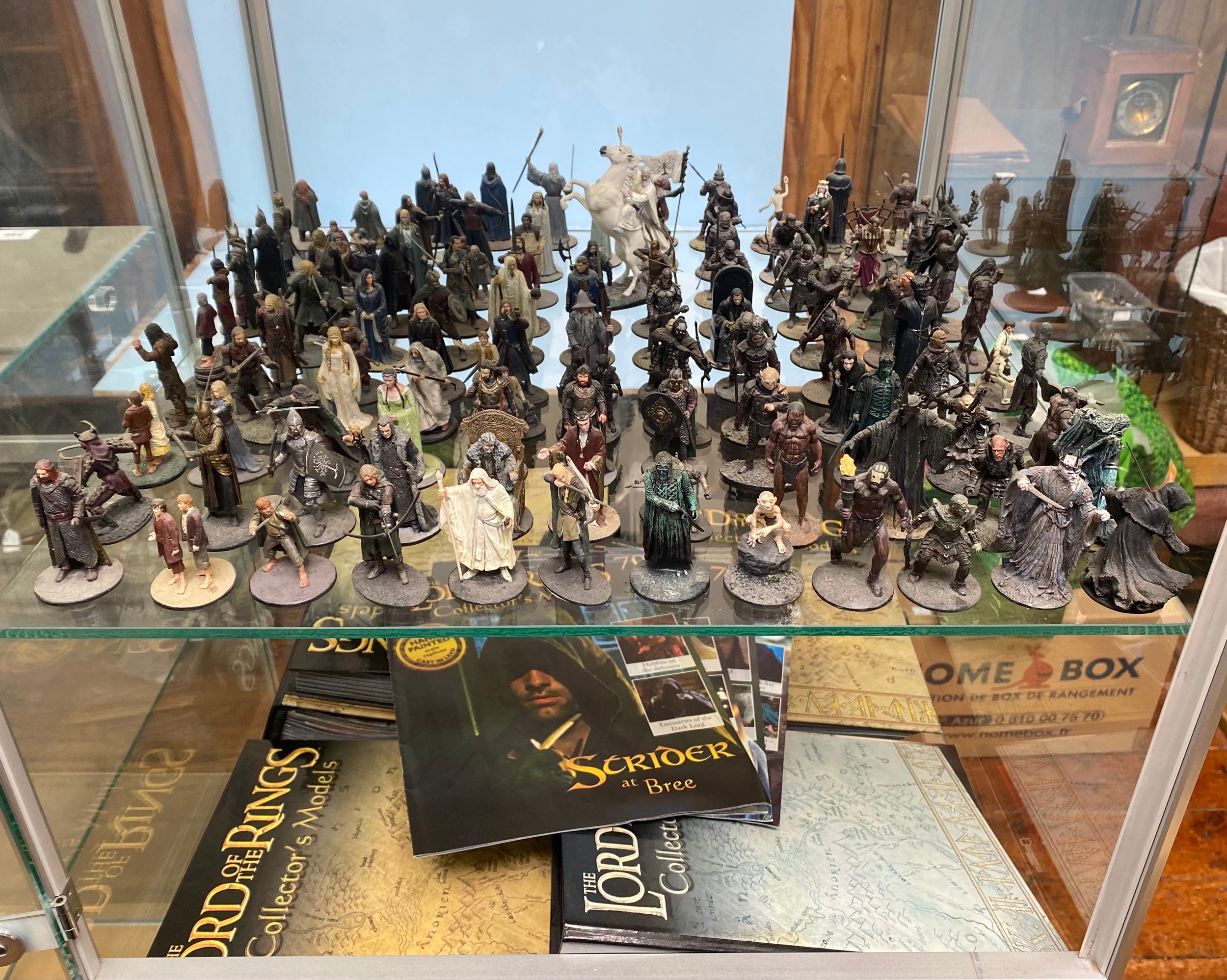 Approximately 110 x hand-painted pewter figures from The Lord of The ...