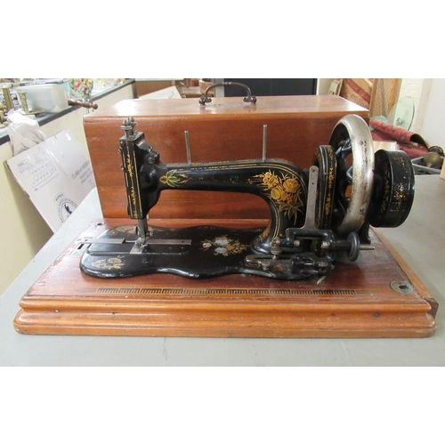 A 1930s Singer manual sewing machine model no.267852, in a ... | Barnebys