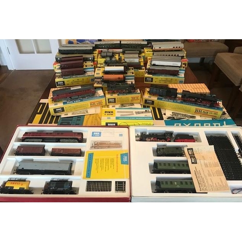 A German electric train set by Piko (HO gauge): 1 complete s... | Barnebys