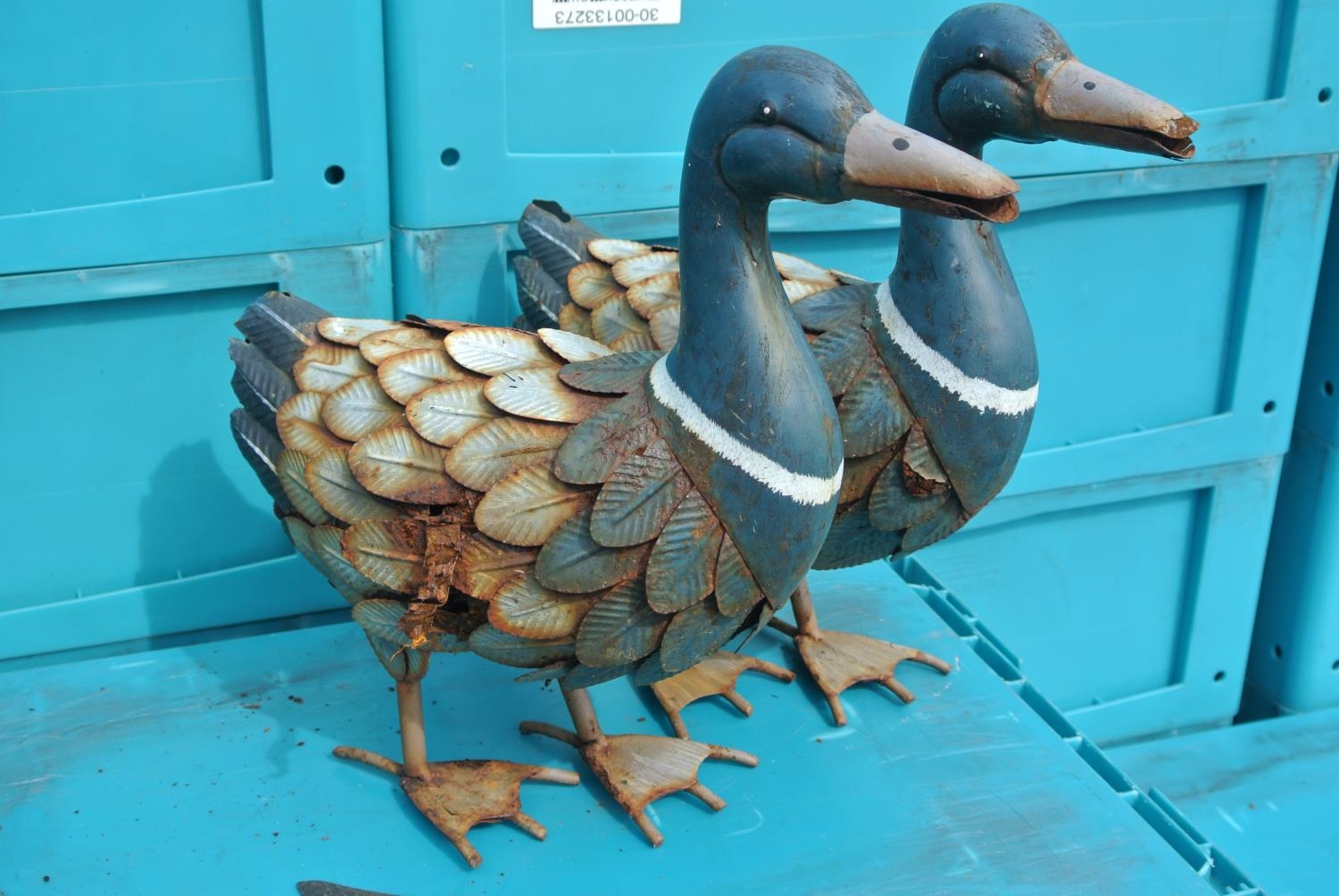 2 metal ducks.