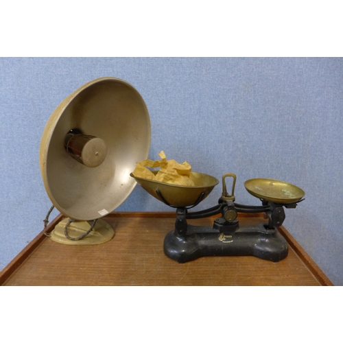 A vintage Libra scale and weights and a vintage heat lamp | Barnebys