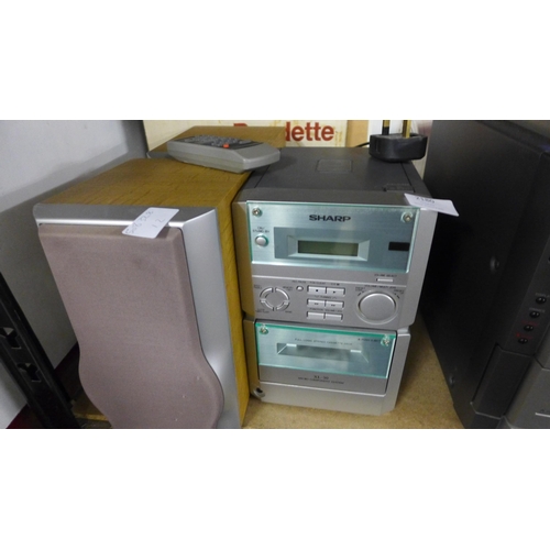 Sharp midi CD player with speakers and remote | Barnebys