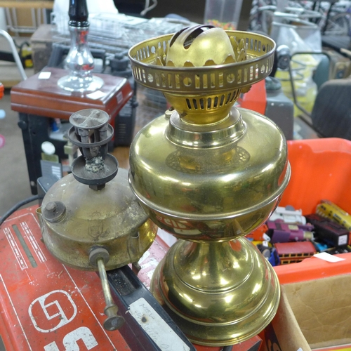 Vintage brass lamp and primus stove | Barnebys