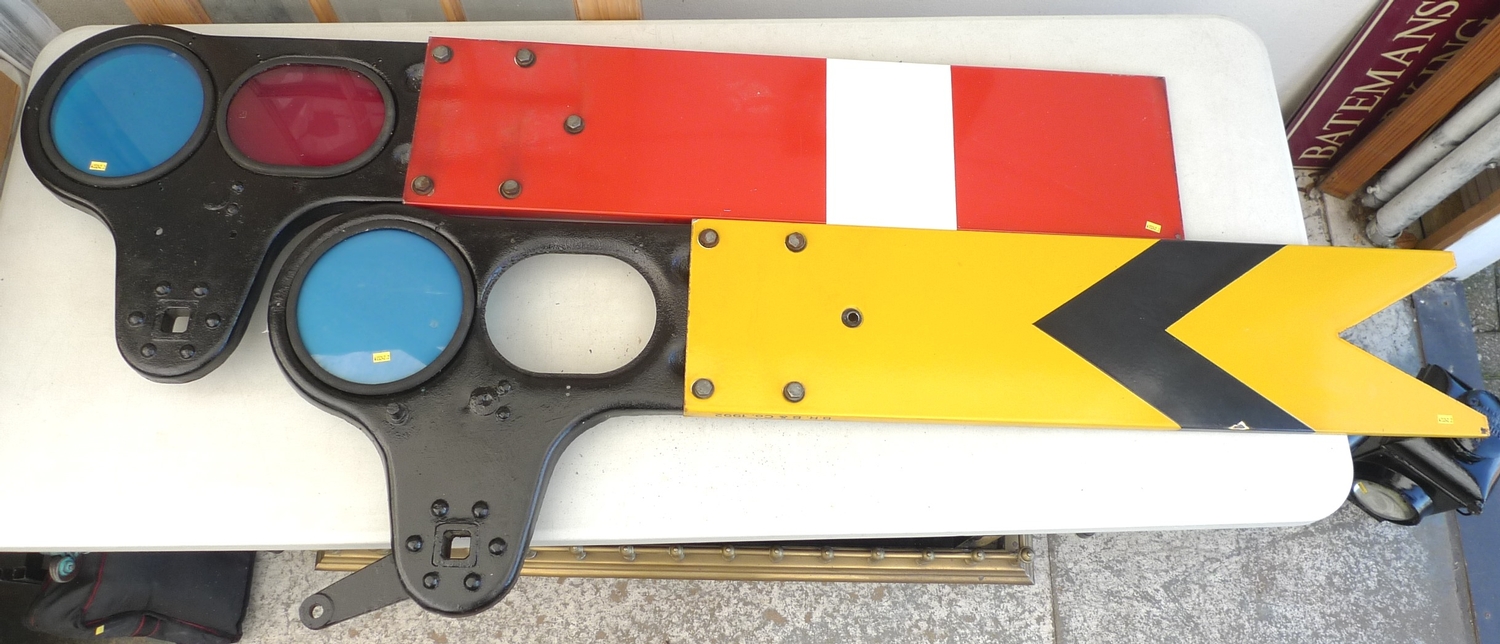 Two railway semaphore signals, an upper - Auktionen & Preisarchiv