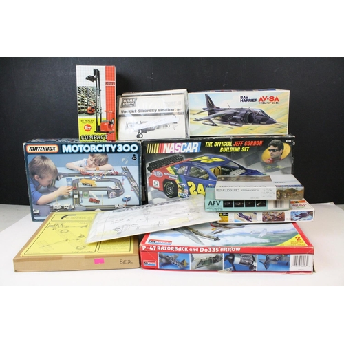 Ten boxed / bagged plastic & Vacuum-Formed model kits to inc... | Barnebys