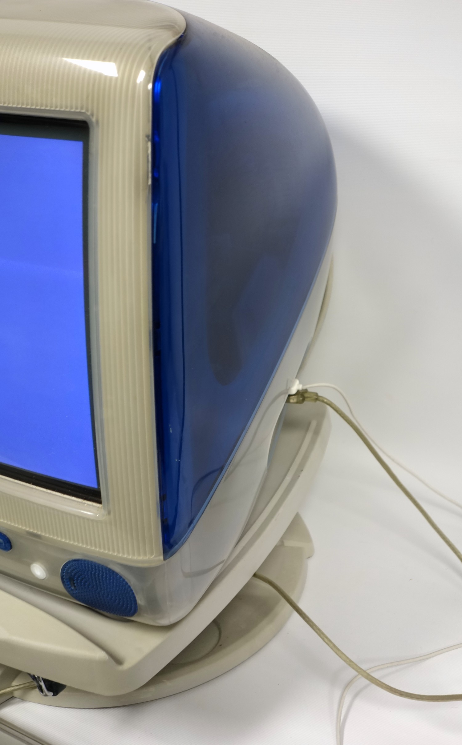 Apple I Mac blue desk top computer, released 1998, this model from 2000 ...