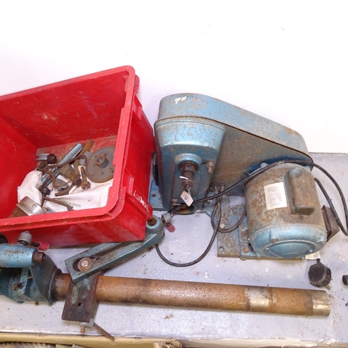 A Clarke Woodworker bench lathe | Barnebys