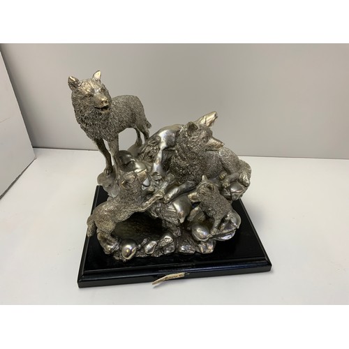 The Juliana Collection Ornament - Wolves | Barnebys