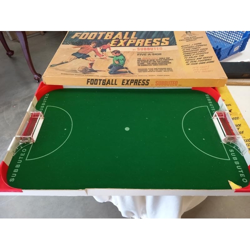 2 Subbuteo football express games. Completeness unchecked.