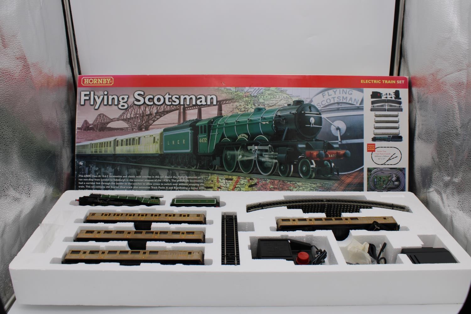 A HORNBY 'FLYING SCOTSMAN' TRAIN SET COMPLETE IN ORIGINAL BOX, contains LNER A3 class loco and tende