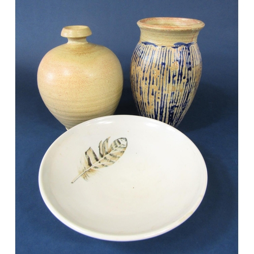 A studio pottery bowl of shallow form with painted feather d... | Barnebys