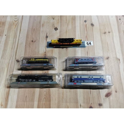 5x Del Prado locomotive train models on plinths. 4 locomotiv... | Barnebys