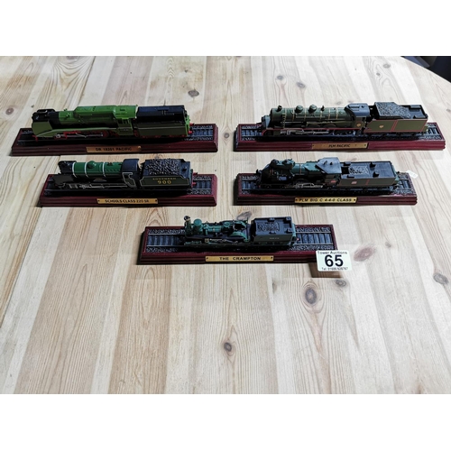 5x locomotive train models on wooden plinths | Barnebys