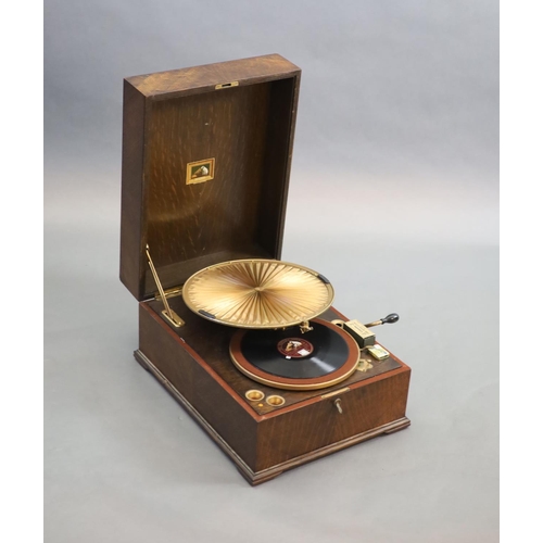 A HMV Lumiere model oak cased 460 gramophone, c1925, with or... | Barnebys