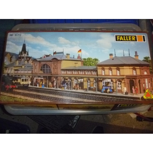 FALLER HO B113 BONN STATION BUILDINGS