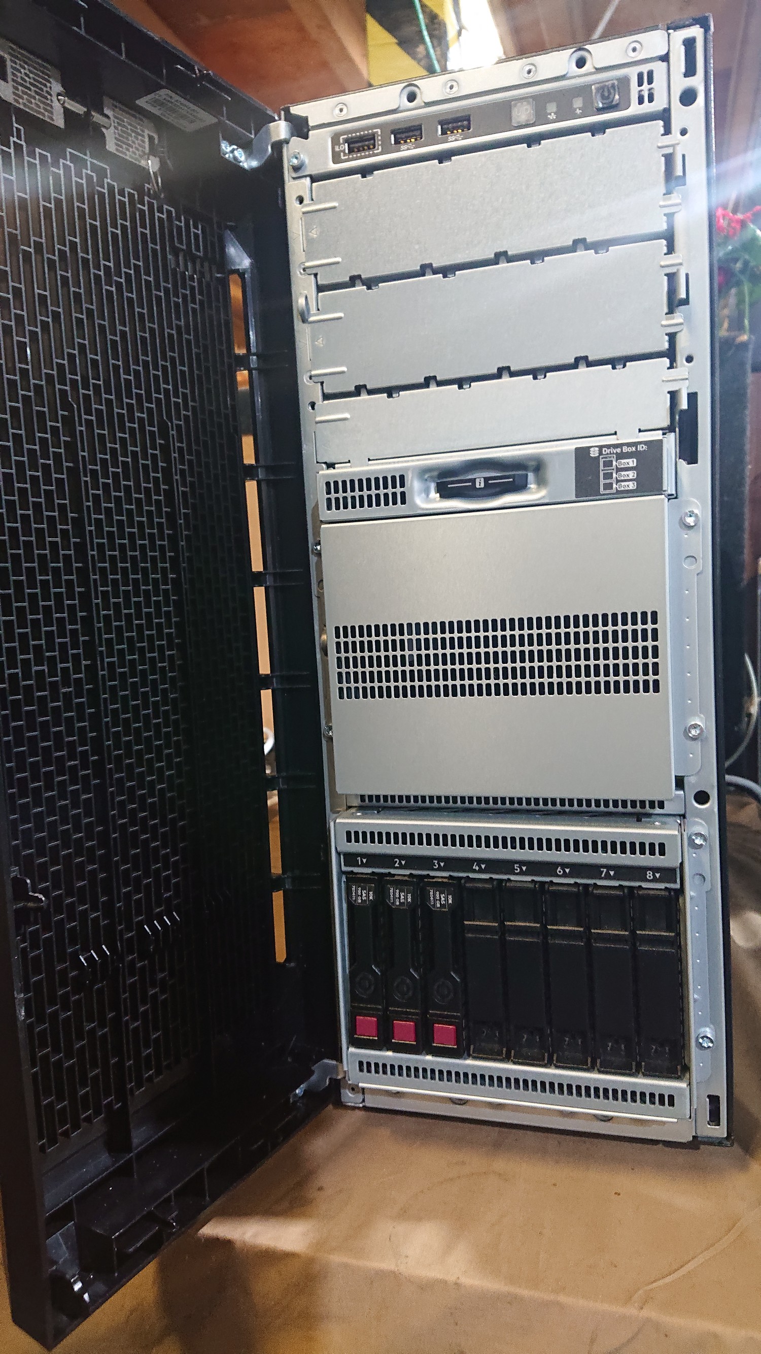 A Hewlett Packard Enterprise Server tower : Type HPE ProLiant ML350 Gen ...