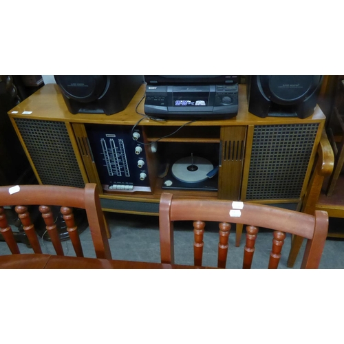 1961 DECCA SRG 650 LIGHT WALNUT CASED STEREOGRAM, WITH SLIDI... | Barnebys