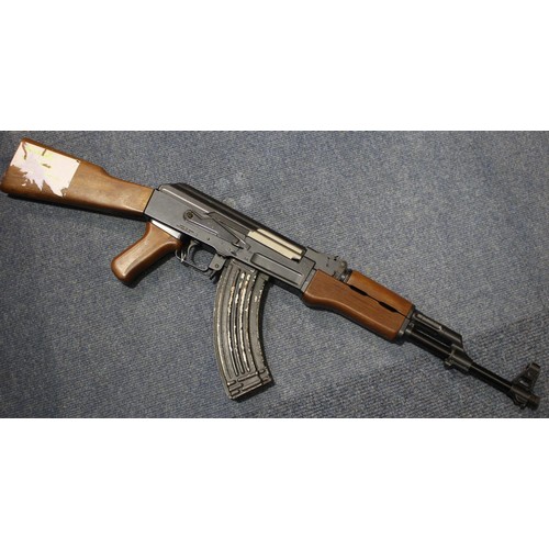 Re-enactment AK-47 automatic rifle with detatchable magazine... | Barnebys