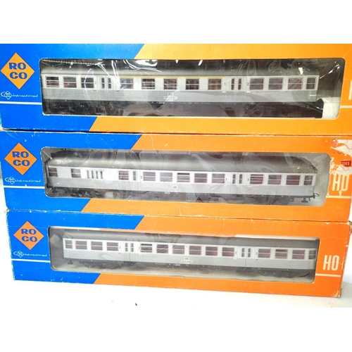 Three Roco Silver D.B. coaches, 4264, 4265, 4266 in very goo... | Barnebys