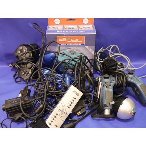 Sony Playstation, PS2 and aftermarket controllers, mixed Son... | Barnebys