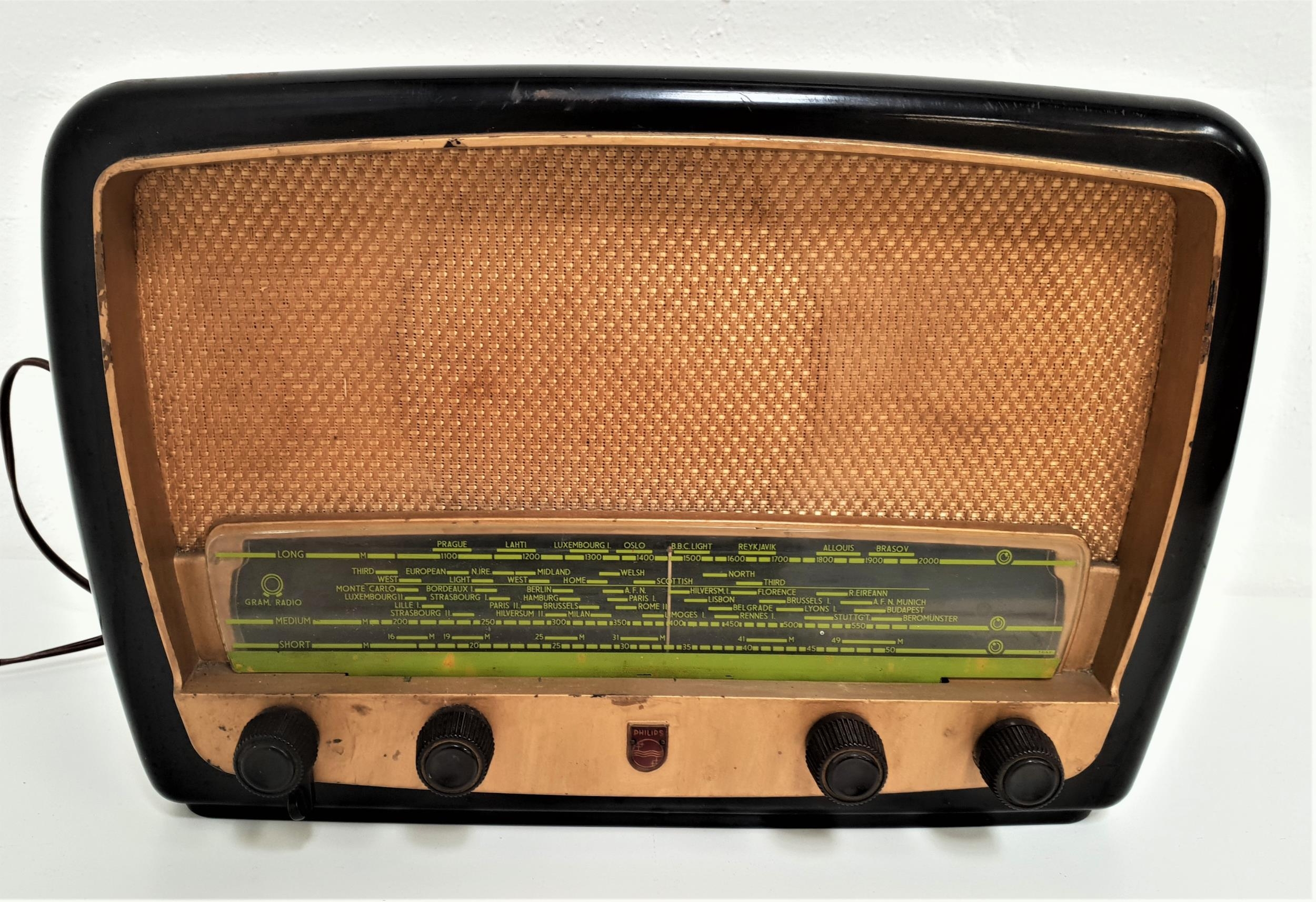 VINTAGE PHILIPS GRAM RADIO in a shaped - auctions & price archive