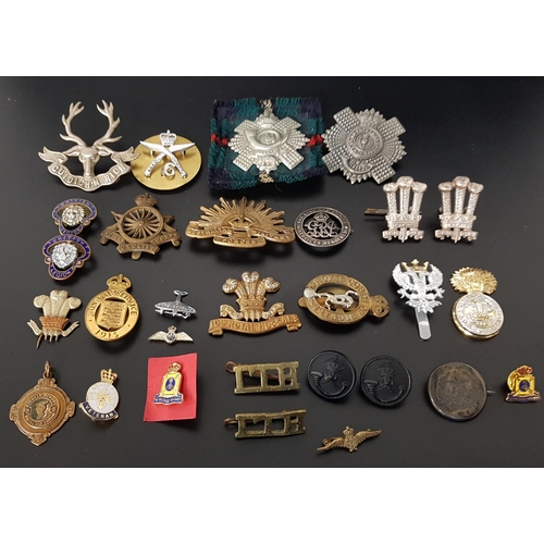 SELECTION OF MILITARY BADGES including the 10th Royal Hussar... | Barnebys