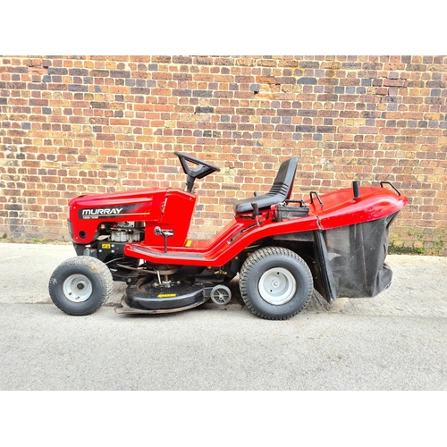 A red Murray 125/102 ride on tractor lawn mower with Briggs ... | Barnebys