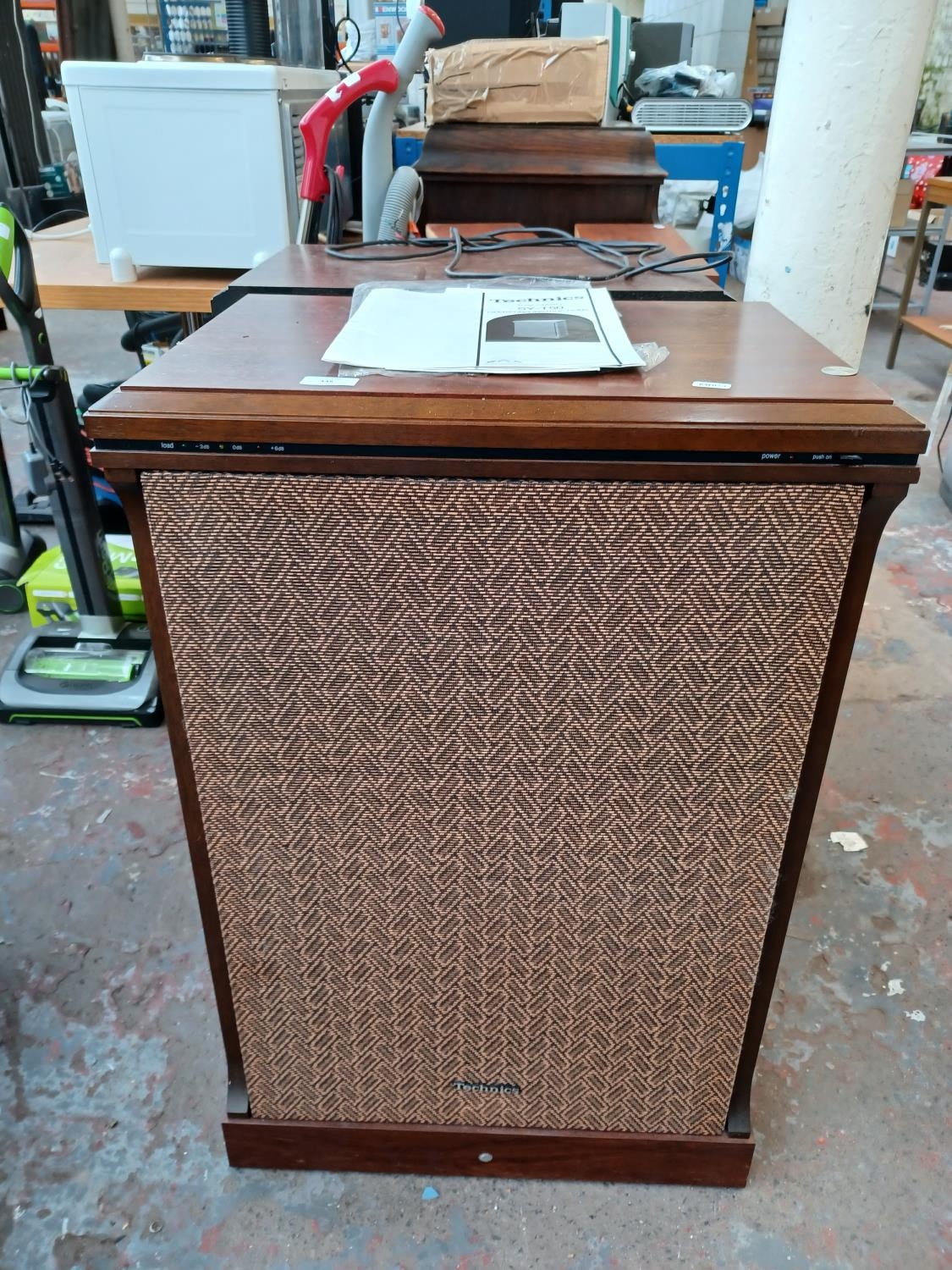 A pair of very large Technics SY-T50 Tone Cabinet powered organ ...