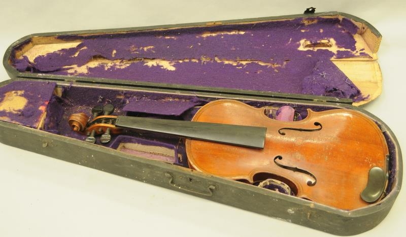 Antique violin. Label inside body reads - Auktionen & Preisarchiv