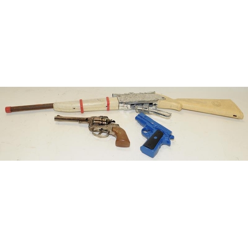 Vintage Lone Star Marksman cap rifle c/w vintage Gonher spud gun and ...