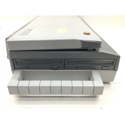 AMSTRAD PPC640 VINTAGE PORTABLE PERSONAL COMPUTER. This machine fires ...
