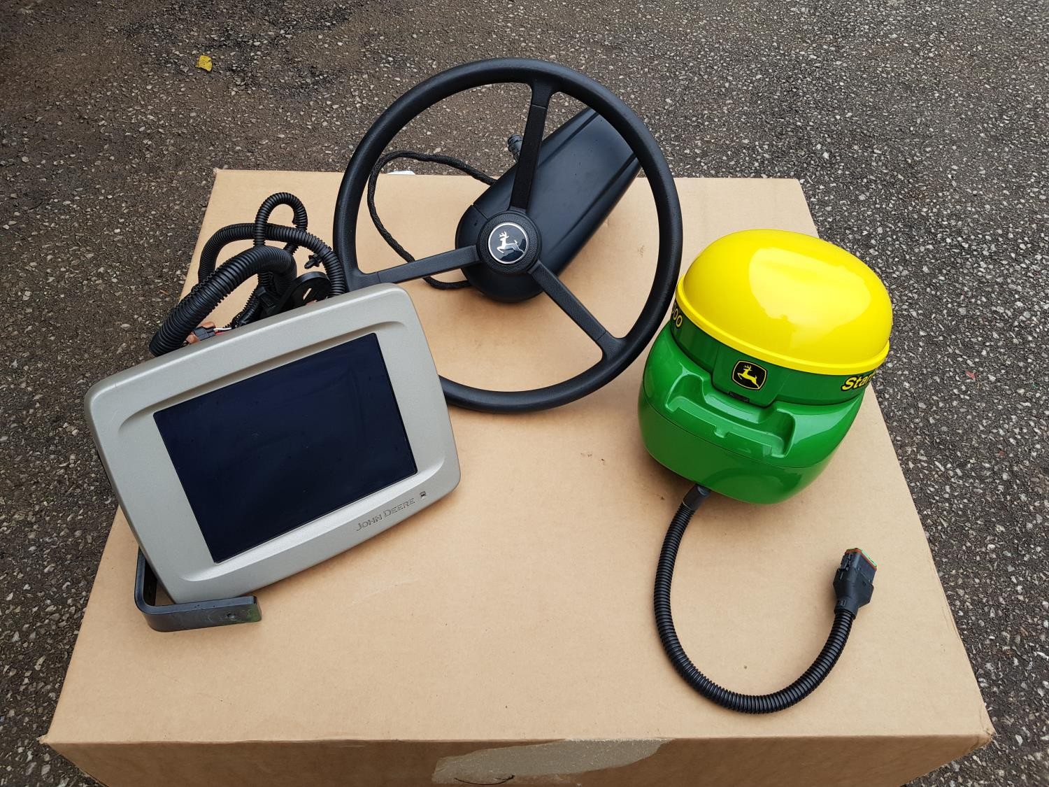 A JOHN DEERE AUTO TRACK WITH STEERING WHEEL