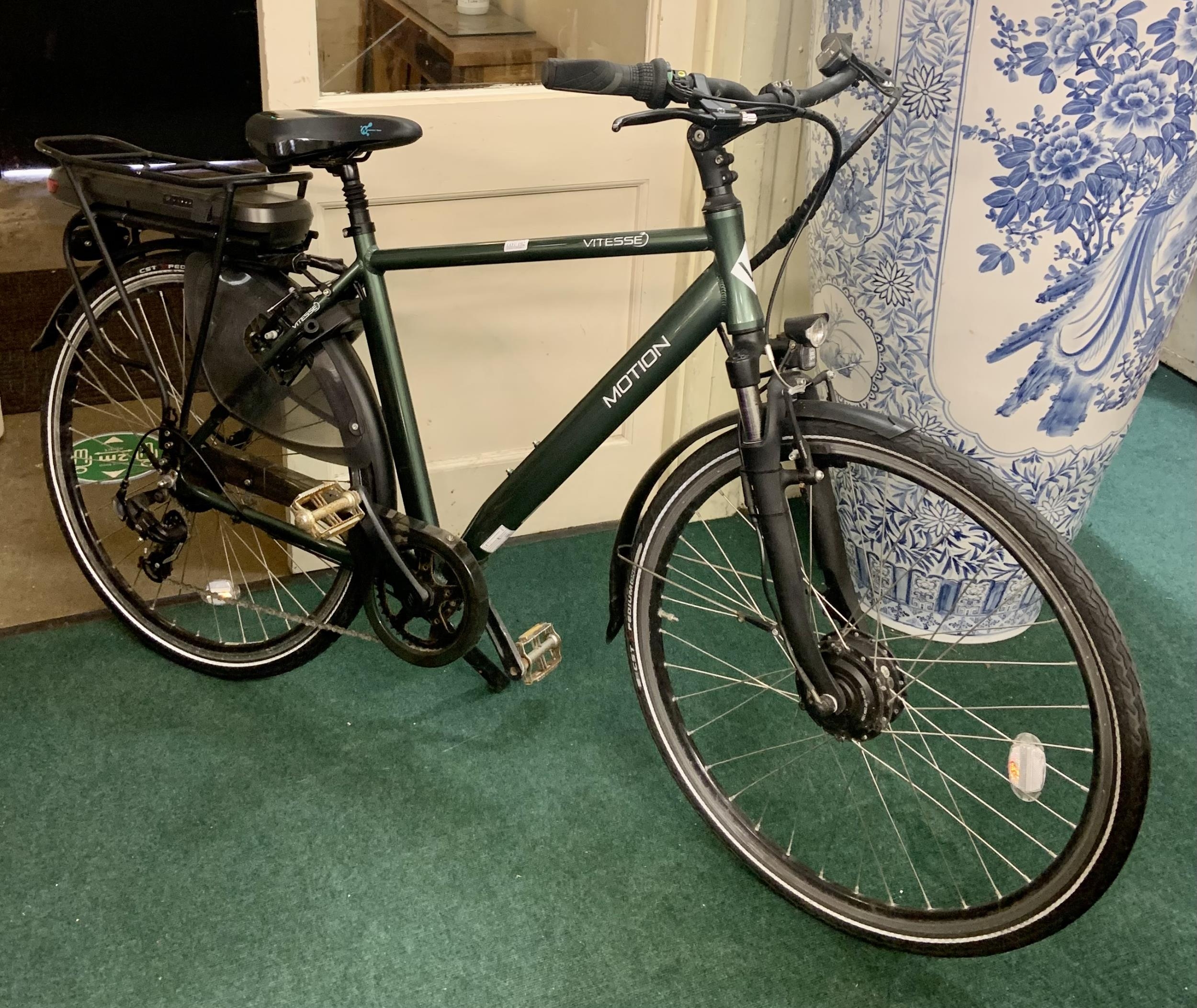 VITESSE MOTION ELECTRIC BIKE - WITH CHARGER, BATTERY FAULT WITH KEYS