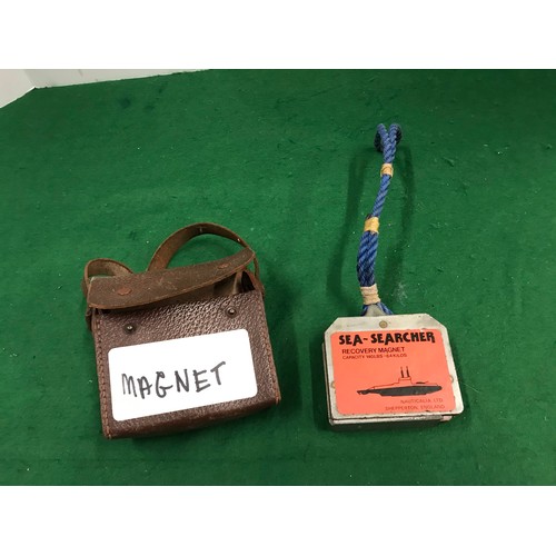 sea searcher magnet and case | Barnebys