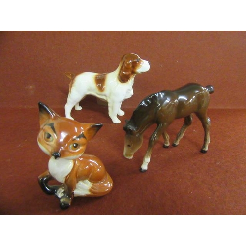 BESWICK HORSE AND FOX WITH SYLVAC SPANIEL | Barnebys