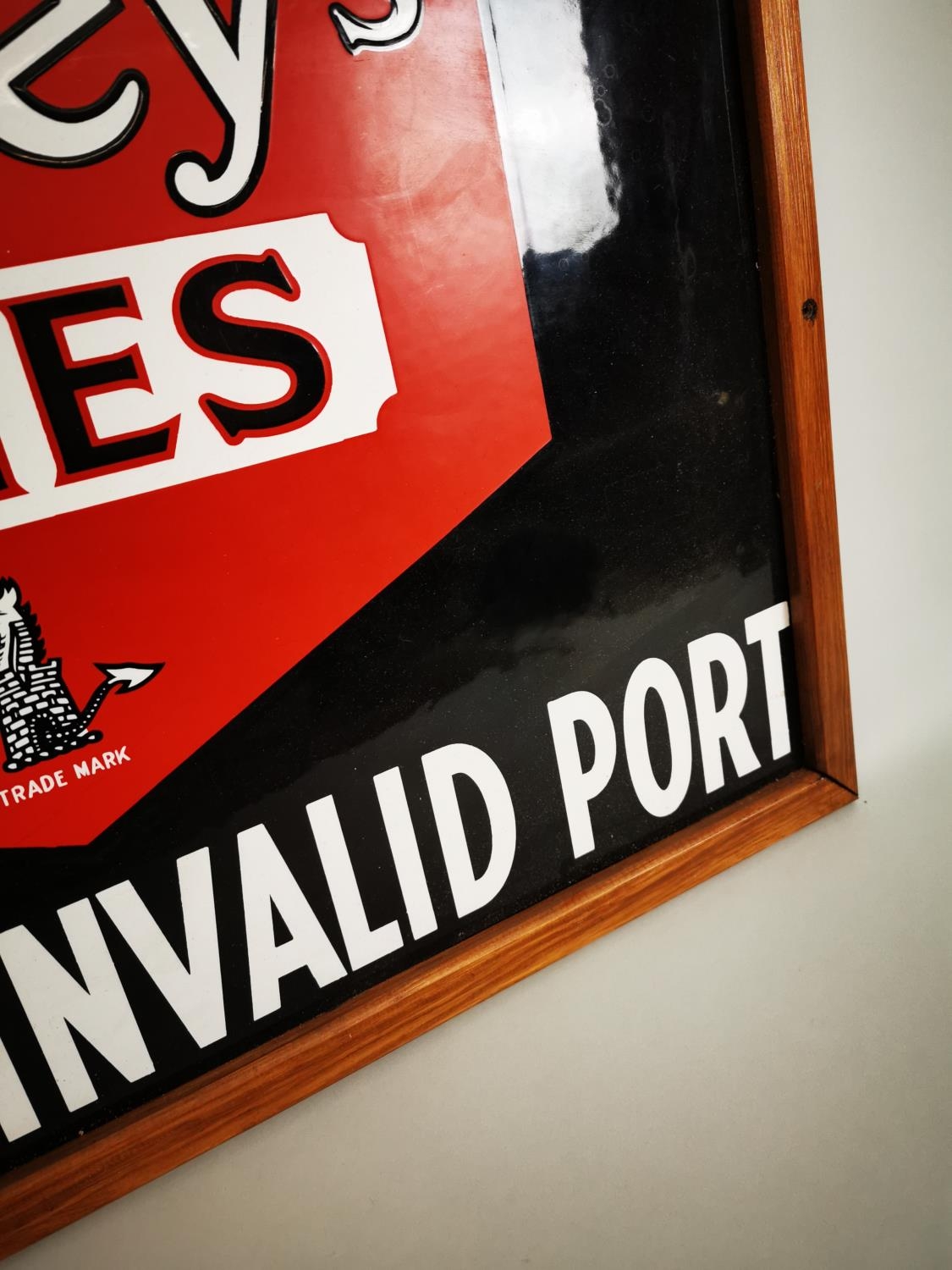 Gilbey's Wine and Gilbey's Invalid Port - Auktionen & Preisarchiv