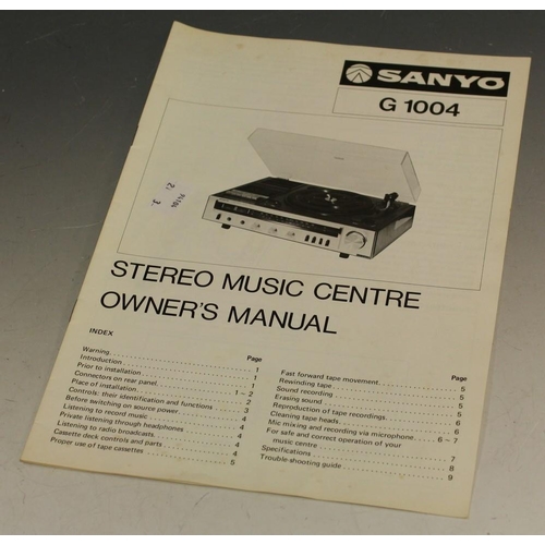 A Sanyo G1004 stereo music centre, with model MC-104 speakers