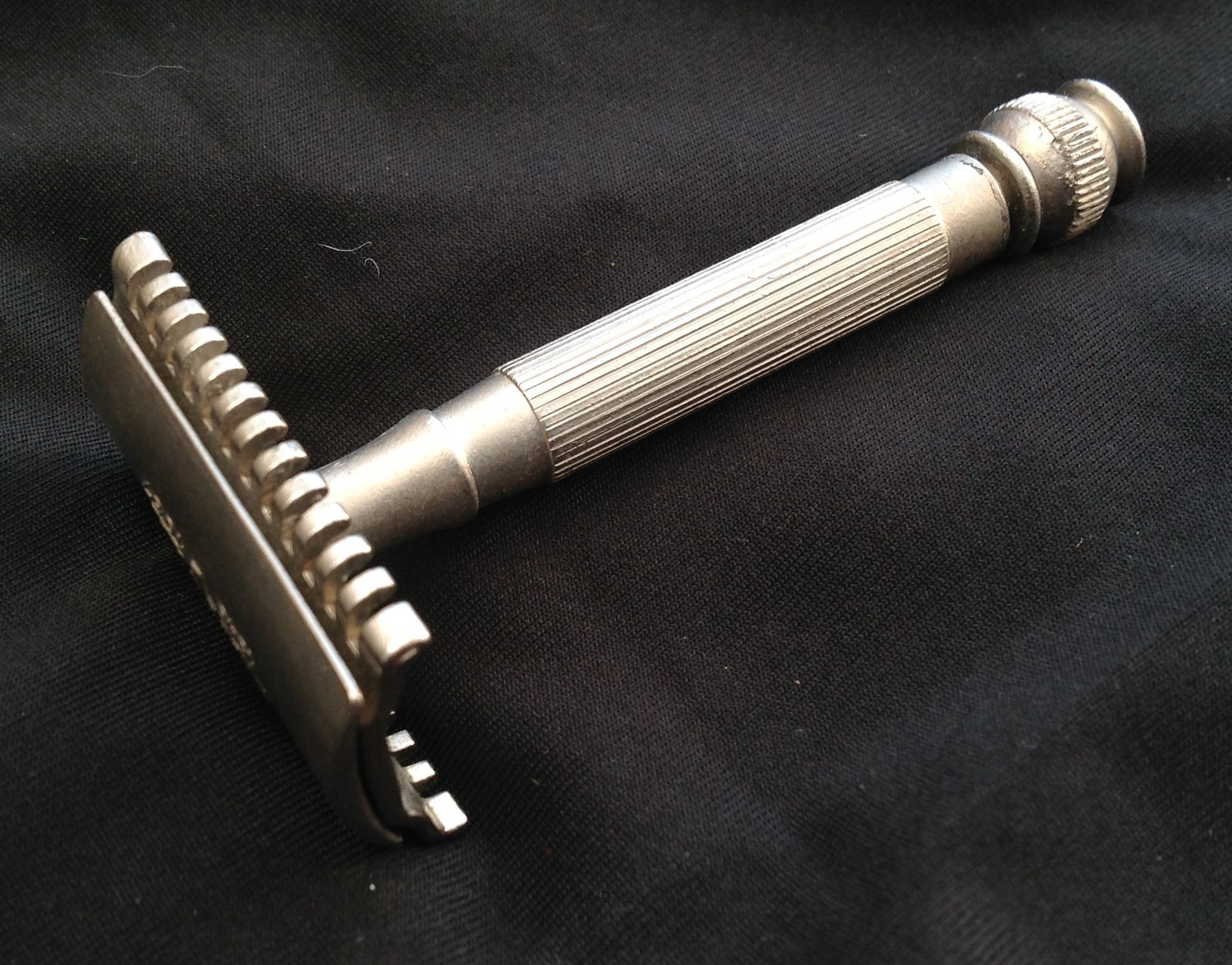 WW2 British Army Safety Razor. Maker marked and dated MM&S 1 ...