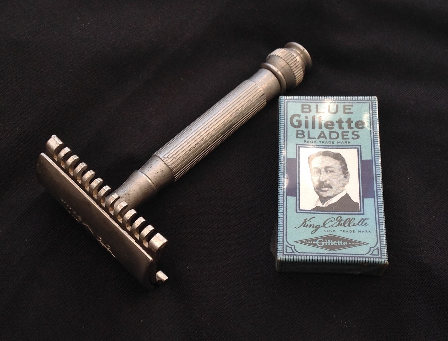 WW2 British Army Safety Razor. Maker marked and dated MM&S 1 ...
