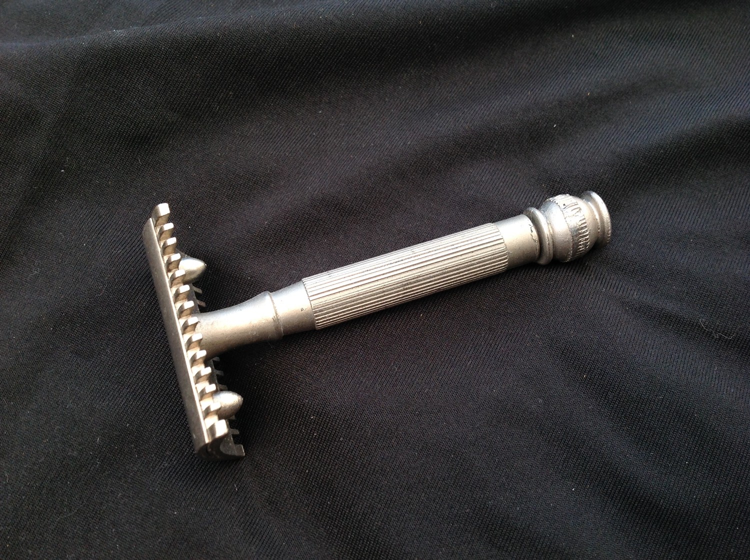 WW2 British Army Safety Razor maker marked and dated CC1087 ...